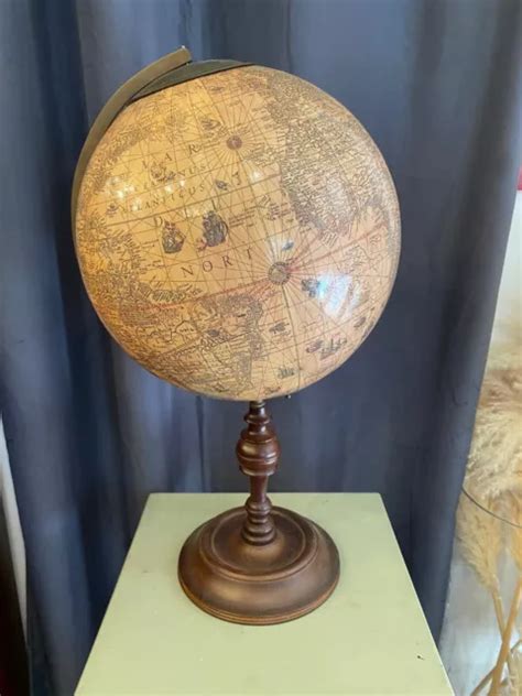 Globe Terrestre Style Ancien Avec Carte Du Monde En Hispanique Pied