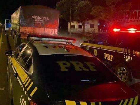 Prf Apreende Carreta Carregada Com 400 Mil Maços De Cigarros