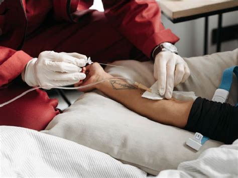 Needle Decompression For Tension Pneumothorax Anterior Vs Lateral