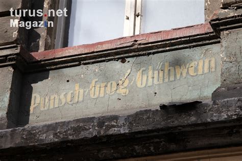 Foto Historische Verwitterte Fassadenwerbung An Einer Unsanierten