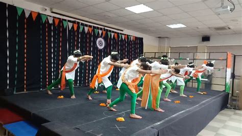 Maa Tujhe Salam Patriotic Dance Youtube