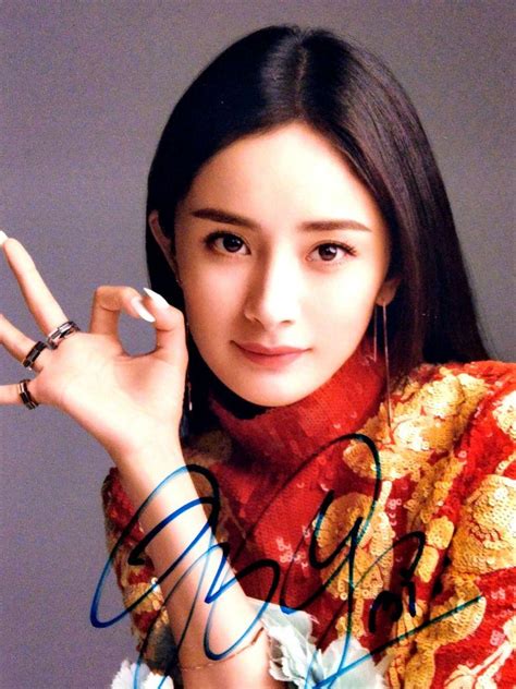 ヤン・ミー直筆サイン入り2lサイズ写真…yang Mi…中国有名女優‥ メルカリ