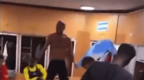 Video El Festejo De Facundo Medina En Los Vestuarios De Un Equipo Francés Ar