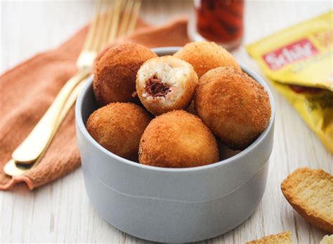 Aprenda a receita de bolinha de queijo carne seca sem glúten Comida na Mesa