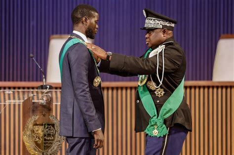 Sénégal Bassirou Diomaye Faye Devient Officiellement Le 5e Président