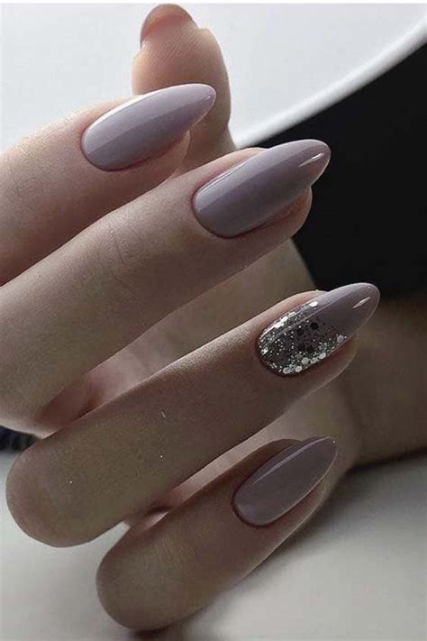 Ongles en amande 30 manucure à essayer en 2024