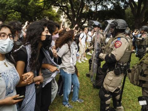 Enfrentamientos Entre Estudiantes Y Policías