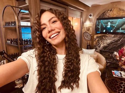 فرح محبوب ایرانی‌ها اینبار با موهای فرفری‌اش دلبری می‌کند؛ با این مدل