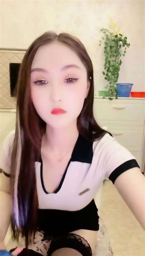 丰满甜美轻少妇，全程高冷的感觉 跳蛋自慰，换了好几套情趣装 一饱眼福 Eporner