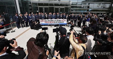 기자회견 하는 민주당 검찰독재정치탄압대책위원회
