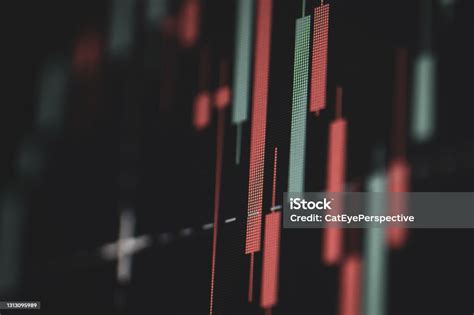 컴퓨터 화면에 촛대 차트의 세부 사항과 필드의 얕은 깊이 0명에 대한 스톡 사진 및 기타 이미지 0명 가격 개념 Istock