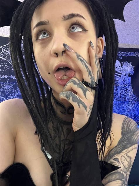 My Tongue Is So Good For Licking Things 👅👅 Where Should I Lick Daddy Rsplittongue