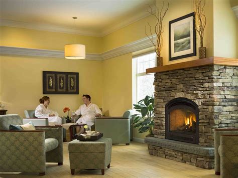 The Coziest New England Hotels With Fireplaces