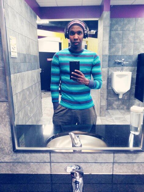 Toilet Selfies Images - Free Download on Freepik