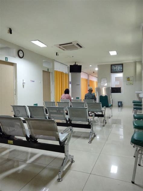 Asli Foto Ruang Tunggu Klinik Rumah Sakit Malam Hari