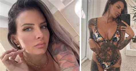 성기 두 개인 여성 하나는 남편용 다른 것은 직업용