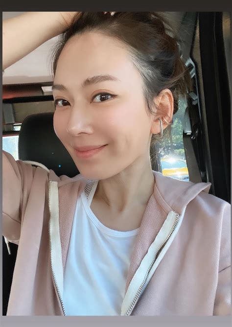 Melody 殷悅：「我不想努力了！是成人才懂的釋懷。」 懂得擁抱負能量，才能找到自己的順勢與自在。 Vogue Taiwan