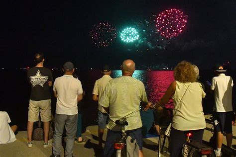 Sant Apollinare Lo Spettacolo Dei Fuochi D Artificio Sul Mare FOTO