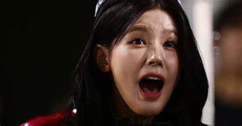 여자아이들 미연 오스틴 선취점 2루타에 입이 쩍 포토엔hd