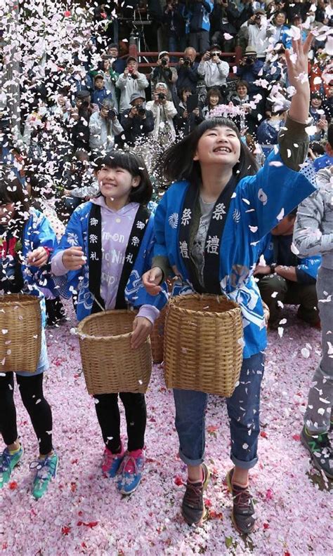 花びらまき釈迦誕生祝う 埼玉秩父市 読んで見フォト 産経フォト