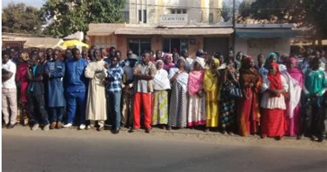 Arrêt sur images 3 photos Hommage à Sidy L Niasse Une foule