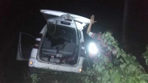 ট্রাক মাইক্রোবাসের মুখোমুখি সংঘর্ষে বাবা ছেলেসহ নিহত ৩