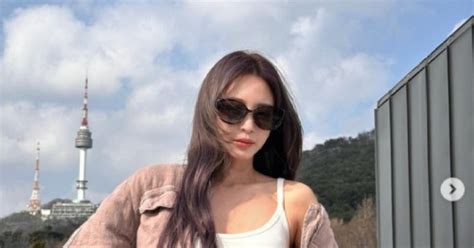 한예슬 서울 도심서 과감 보디수트 패션 뱀파이어 미모