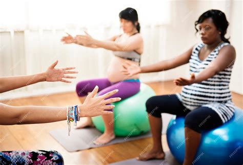 Premium Photo Pregnant Woman In Yoga Class