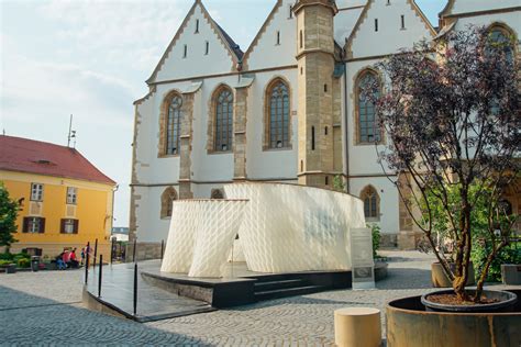 Deployable Structures From Fuller To Space Architecture