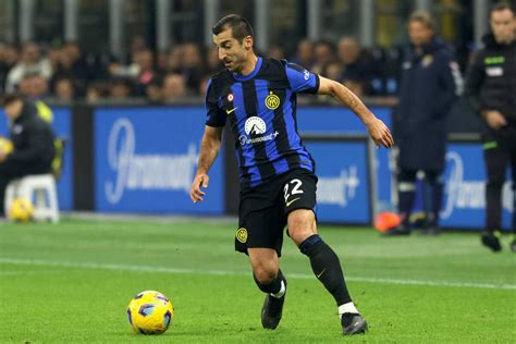 Inter Mediolan zatrzyma piłkarza Nowy kontrakt w drodze Goal pl