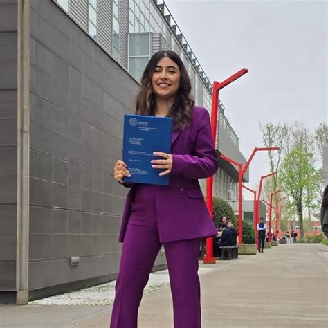Aida Behnam Aidabhnm • Threads Say More