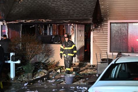 Large Fdny Response At Fire At Townhouse On Staten Island 2