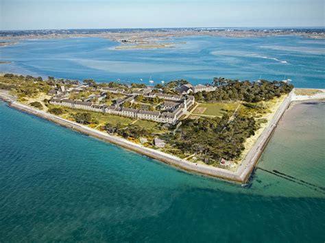 Video Pen Bron Face à Locéan Lincroyable Transformation Dun Ancien Hôpital Ouvert Au 19e