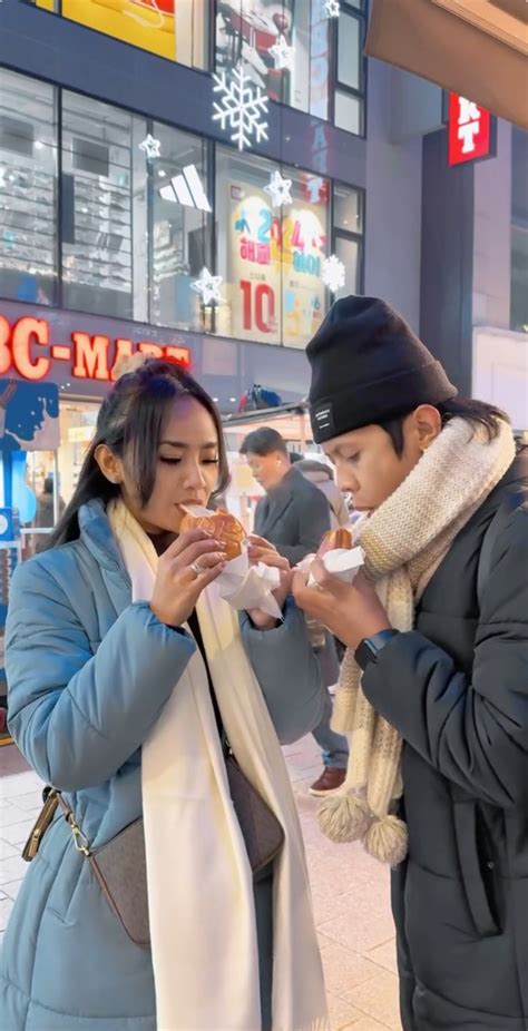 Pose Cantik Ayu Puspa Saat Kulineran Di Korea Selatan Hingga Thailand
