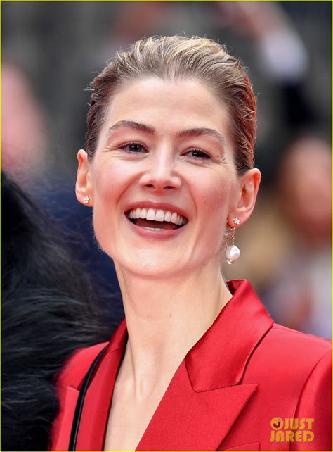 Rosamund Pike Wears One Pearl Earring To Radioactive Premiere In