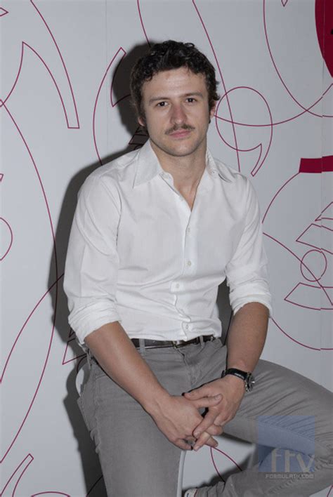 Diego Martín En La Foto Promocional De Hermanos Y Detectivos Fotos