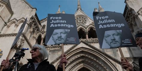 英國法院推遲阿桑奇引渡美國案裁決 Wsj