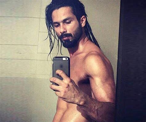 When Shahid Kapoor Poses For A Oh So Perfect Shirtless Selfie