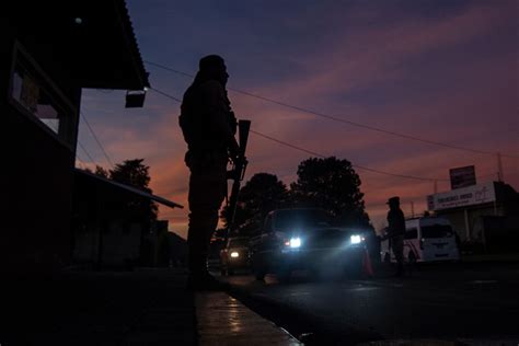 Sicarios Atacan Con Drones Explosivos A Policías De Michoacán México