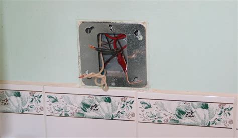 How To Replace A Razor Only Receptacle With A Gfci