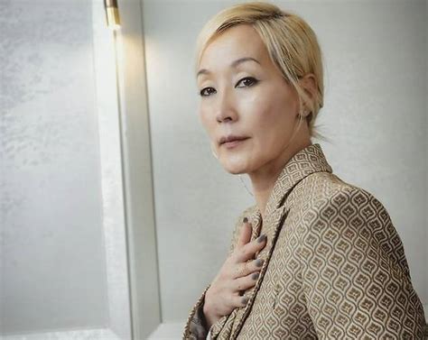 보톡스 안 맞아 캐스팅” 액션 여주인공 된 62세 여배우