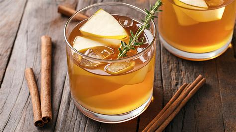 Your Fall Cocktails Need A Touch Of Caramel Heres How To Do It