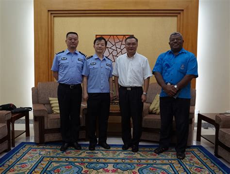 张平大使会见第4批驻斐警务顾问小组和斐济警察总署官员