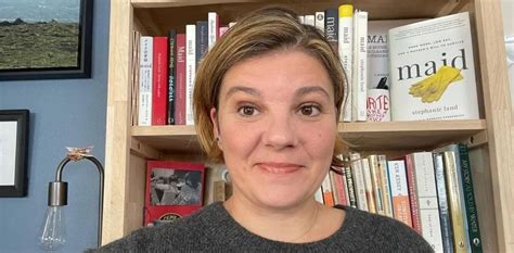 La Historia Real Detrás De Maid La Escritora Que Limpiaba Casas Para