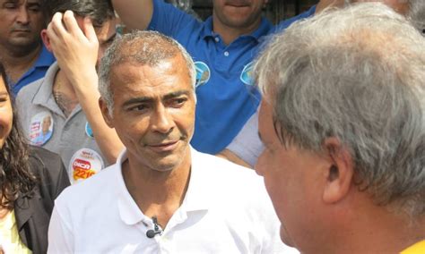 Na Baixada Romário Diz Que Vai Rever Venda Da Cedae Jornal O Globo