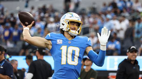 Los Angeles Chargers Qb Justin Herbert Suffers Injury Scare On Eve Of