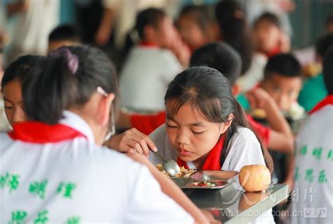 贵州从江：山村小学生乐享营养餐 人民图片网