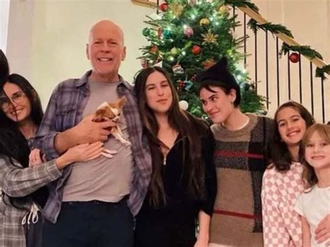 Mulher de Bruce Willis dá depoimento em evento sobre demência Esperança sendo cultivada