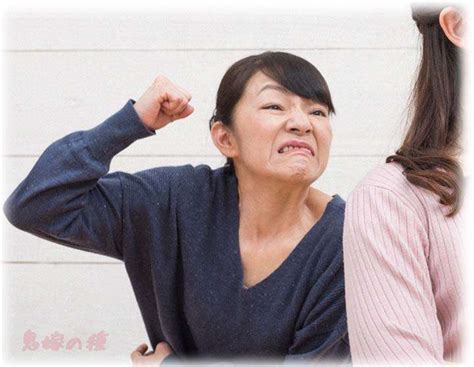 【スカッとする話】結婚後初めて義実家へ。出前の寿司が私の分だけない、玄関の私の靴だけ踏みにじられてホコリだらけ、ことあるごとにトメに後頭部を