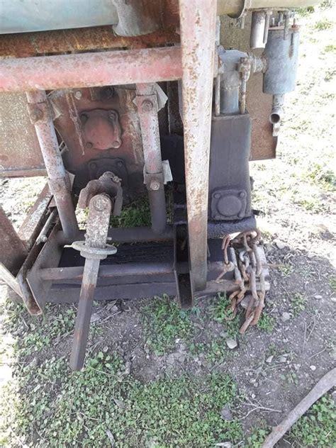 მეურნე სოფლის მეურნეობის ჯგუფი იყიდება აპარატი იდეალურ მდგომარეობაში ლოკაცია დედოფლი